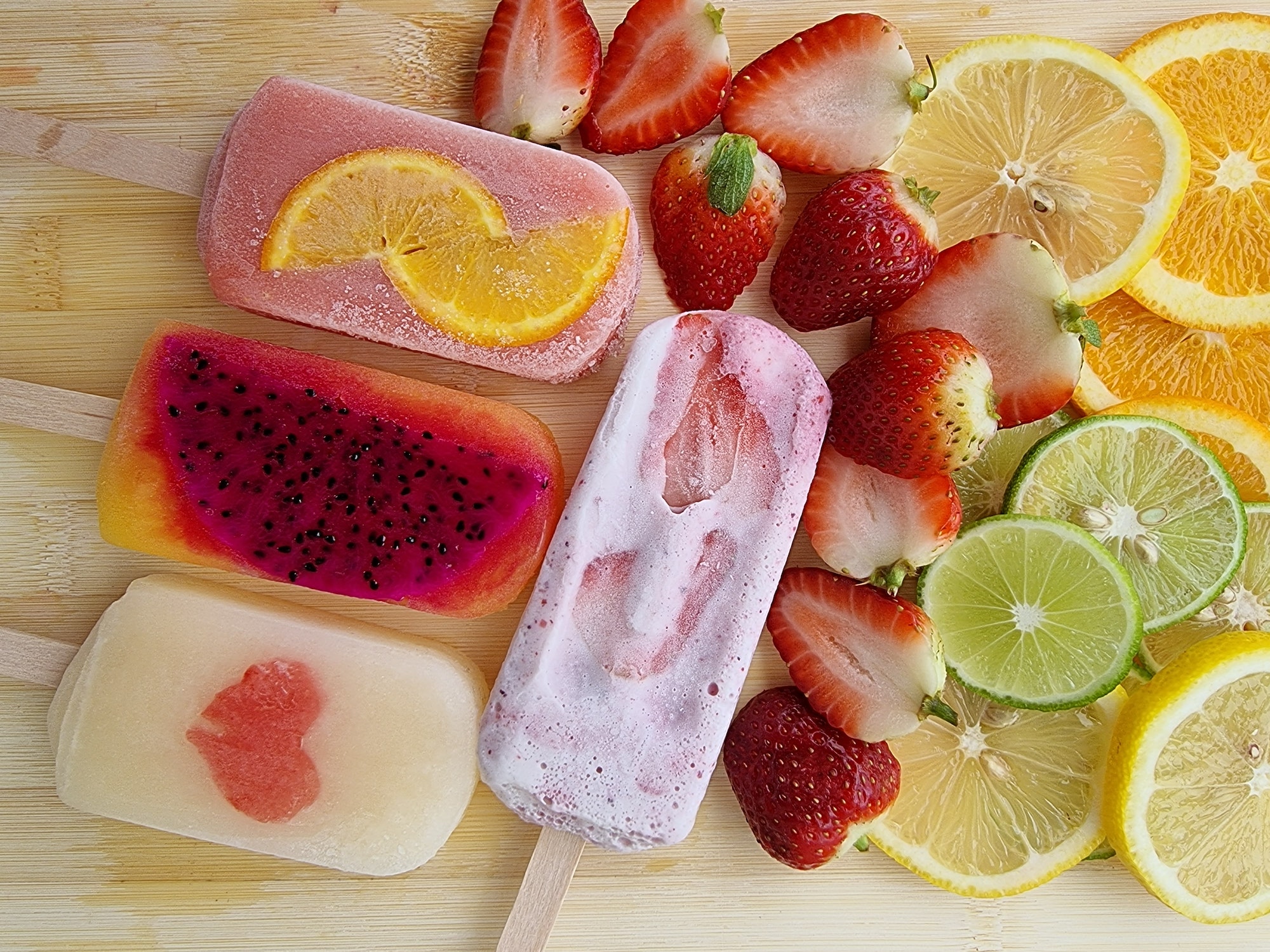 Savourez l'été avec nos sucettes glacées pastèque, melon et banane