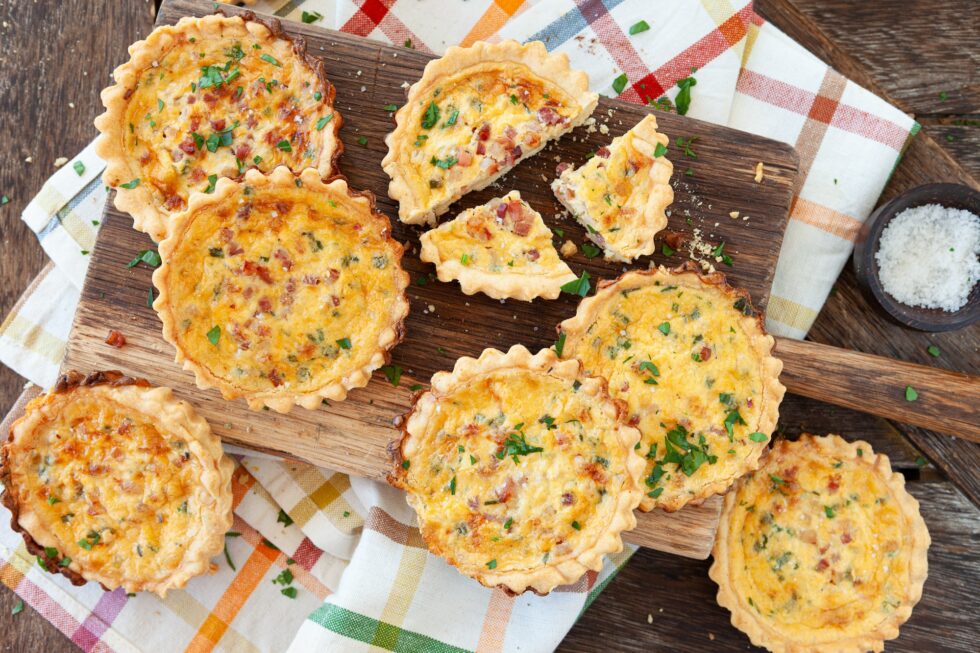 Mini-quiches délicieuses : épinards, jambon ou fromage au choix